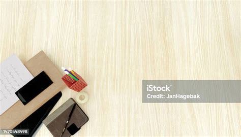 복사 공간이 있는 책상 및 작업 도구 시나리오가 최소화됩니다 홈 작업 공간 또는 사무실 작업 공간 개념 3d