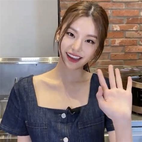 Pin by ౨ৎ on itzy Itzy Girl My girl