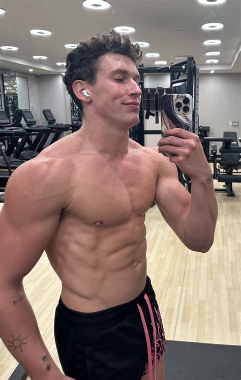 Hubbleyasin🏳️‍🌈 On Twitter Rt Ohslaybigslay Up Close And Personal
