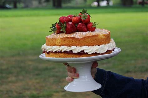 Пухкий та високий — простий рецепт ідеального бісквіта від Євгена Клопотенка Читайте на Ukr Net