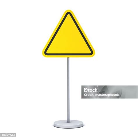 흰색 배경에 격리 된 기둥 스탠드 정보 간판 보드를 가진 빈 노란색 삼각형 기호 0명에 대한 스톡 사진 및 기타 이미지 0명 3차원 형태 거리 Istock