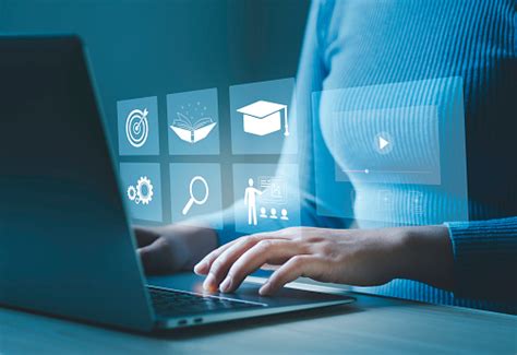 E러닝 교육 인터넷 수업 및 온라인 학습 새로운 기술 개발을 위한 디지털 과정 25 29세에 대한 스톡 사진 및 기타 이미지