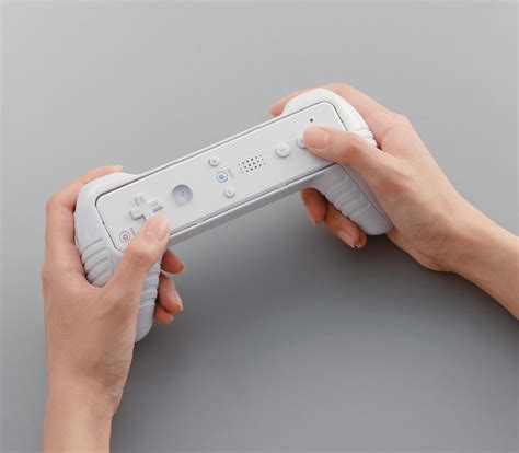 エレコム、wiiリモコンをゲームパッド風に使えるグリップやカバーを発売 Gigazine