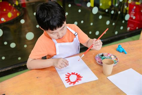 儿童颜料绘画人物素材 儿童颜料绘画人物模板 儿童颜料绘画人物图片高速下载 设图网