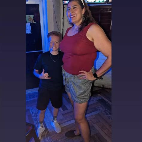 Welovetallgirls Shankar 5 Feet 3 Vs 6 Feet 5 Tall Texas Lola Is Just
