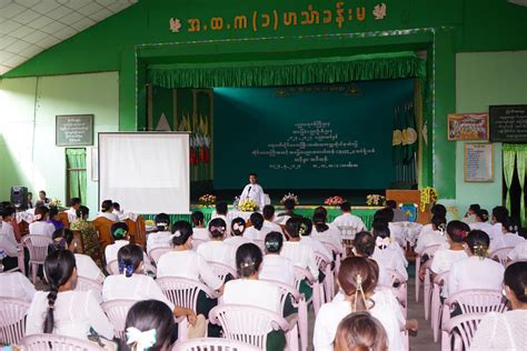 ဧရာဝတီတိုင်းဒေသကြီး ဝန်ကြီးချုပ် ဦးတင်မောင်ဝင်း ဟင်္သာတခရိုင်အတွင်းရှိ အခြေခံပညာအထက်တန်း Grade 9