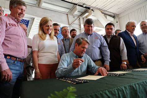 Kemp Signs Freedom To Farm Act