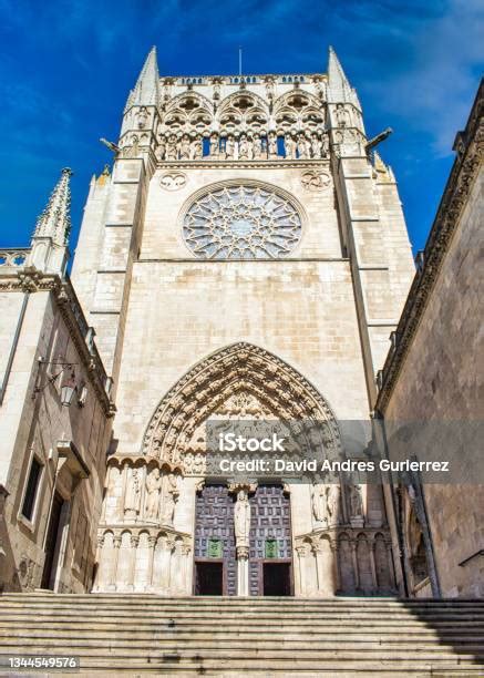 스페인 부르고스 고딕 양식의 성당의 사멘탈 Xiii 세기의 장미 창문과 문 0명에 대한 스톡 사진 및 기타 이미지 0명 13세기 3각면 Istock