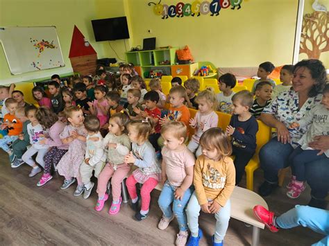 Театър Слънчо днес гостува ОДЗ Детелина с Калояново Facebook