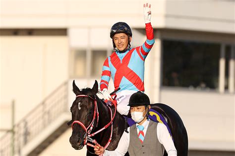 コントレイル史上3頭目の無敗三冠制覇・第81回菊花賞 Moment日刊ゲンダイ