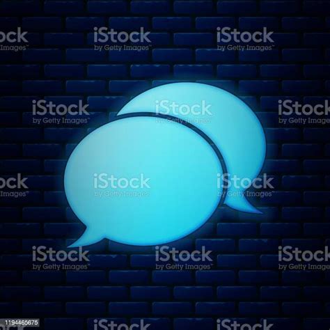 빛나는 네온 음성 버블 채팅 아이콘 벽돌 벽 배경에 격리 메시지 아이콘입니다 통신 또는 댓글 채팅 기호입니다 벡터 일러스트레이션 0명에 대한 스톡 벡터 아트 및 기타 이미지