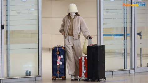 子瑜返台過年13天假期結束！「扛3箱戰利品」回韓國 親切收禮物 Ettoday星光雲 Ettoday新聞雲