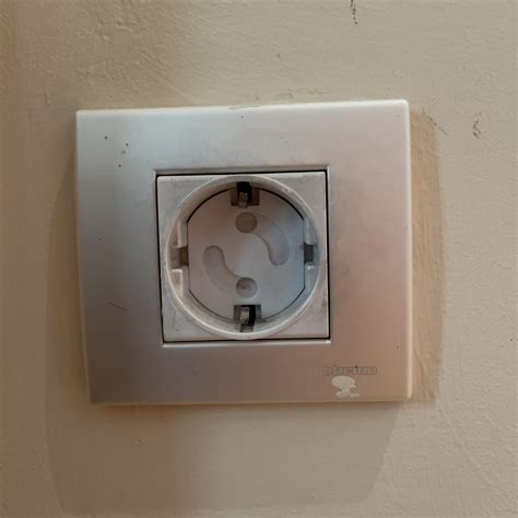 How To Remove A Plug Protector Without Damaging The Plug Or Wall Not Get Electrocuted
