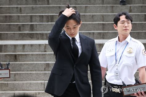 두번째 구속심사 법정 향하는 유아인 연합뉴스