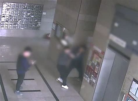 내 차 주차 스티커 붙였어경비원 폭행해 광대뼈 골절