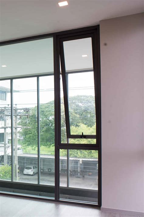 หน้าต่างบานกระทุ้ง ดีอย่างไร Thai Metal