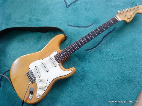 FENDER Stratocaster