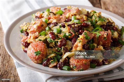 접시에 야채 소시지 베이컨 계란 클로즈업과 브라질 콩 가로 콩 콩과에 대한 스톡 사진 및 기타 이미지 콩 콩과 0명 갈색 Istock