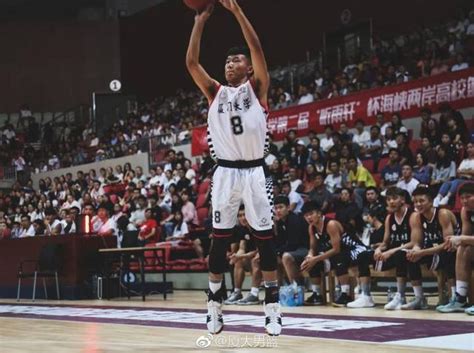 厦门大学2018级后卫刘博文，身高1米82的得分狂人！篮球联赛