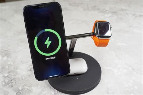 리뷰 애플 기기 마니아를 위한 전시대 벨킨 3 In 1 무선충전기 2종