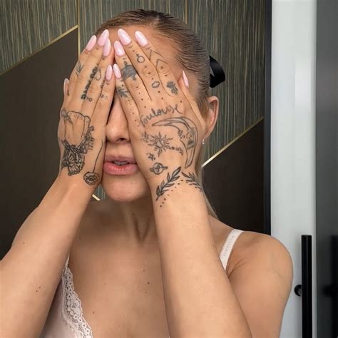 Pin De Emanuel Humor Chaval Em Ariana Grande Tatuagem Da Ariana