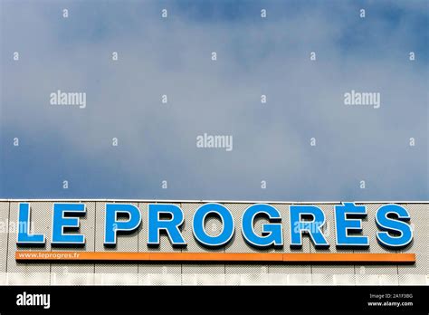 Le Progres Lyons Daily Newspapers Sign Confluence District Lyon