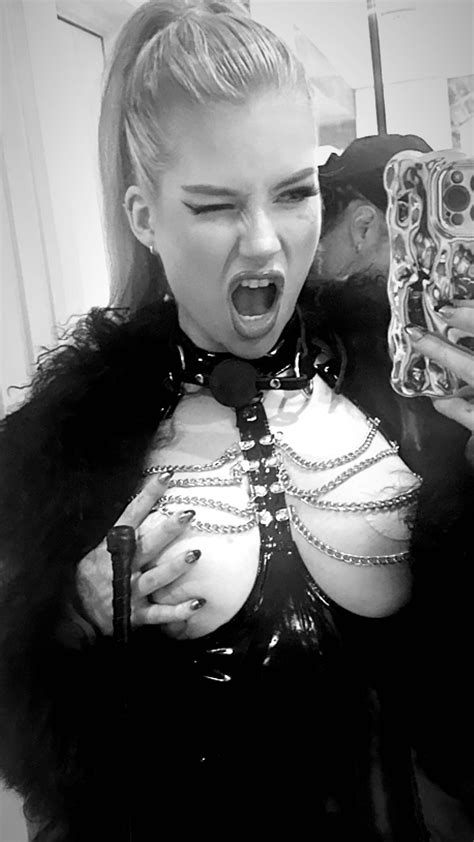 Lottie Moss Tits Out 2
