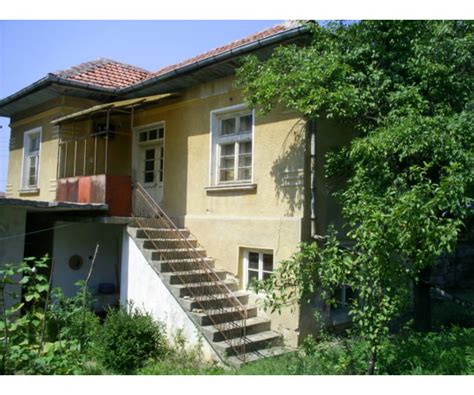 Двуетажна къща в сМладен