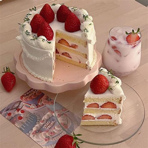 미미테이블 딸기 생크림 케이크🍓 퐁신 촉촉한 바닐라 제누아즈에 부드러운 마스카포네 생크림과 딸기를 듬뿍 샌드한 딸기 생크림 케이크🤍 딸기철이 끝나기 전 마지막 딸기