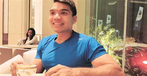 ජනතාව තෙල් පෝලිම් වල දුක් විදිද්දී නාමල් මාලදිවයිනේ ගිහින් කරපු අලුත්ම සෙල්ලමක වීඩියෝවක් එළියට