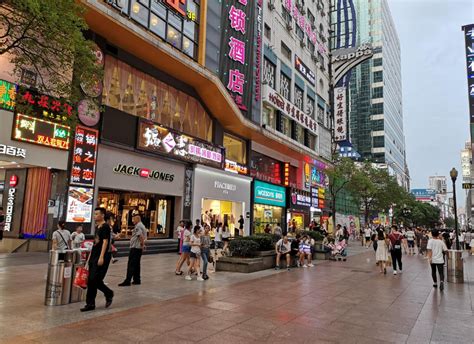 腾众传播为您提供武汉江汉路三联书店地铁口裸眼3d广告投放价格与形式 知乎