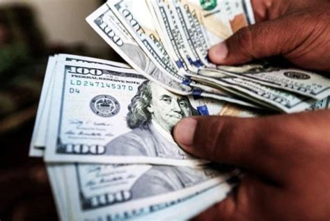 လူမှုကွန်ရက်စာမျက်နှာ မှတစ်ဆင့် ဒေါ်လာ ရောင်းချသူတစ်ဦးကို ဖမ်းဆီး ထိန