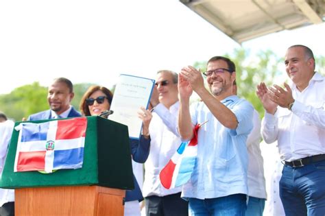 Abinader Encabeza Firma De Acuerdo Para Homologación De Licencias De