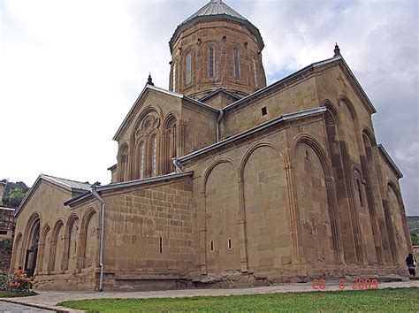 ხათუნა კვარიანთაშვილი სიმეტრია