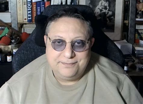 Les Détails Extraordinaires Des Petites Créatures Capturées à Travers