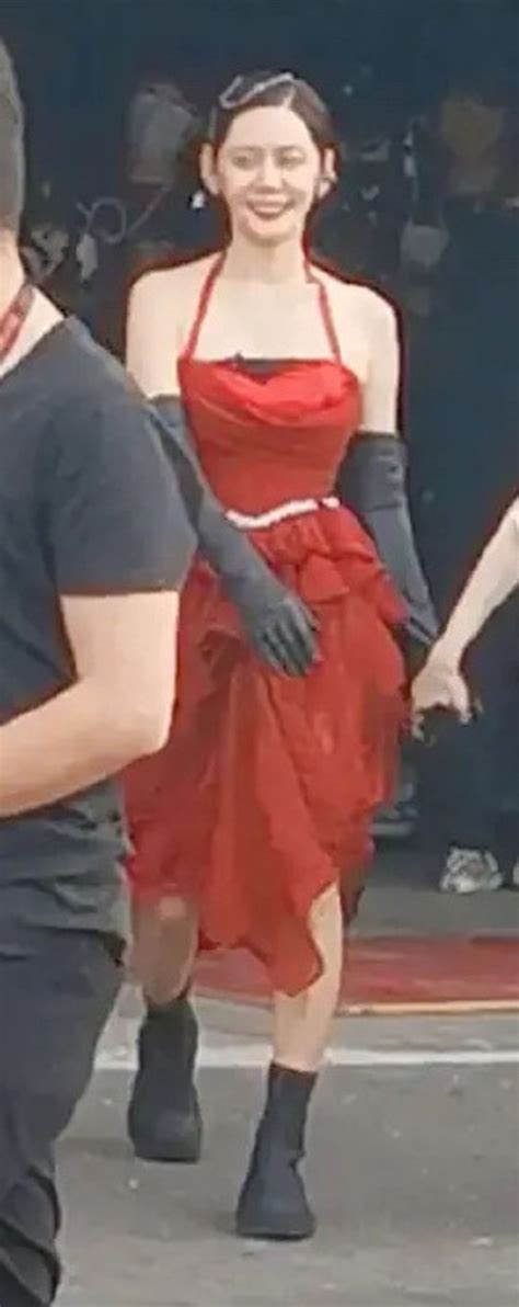 Choo Ja Hyun Dazzles In Bold Stage Outfit On Chinese Variety Show