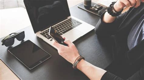 Do You Keep Switching Between Digital Devices Like Smartphone Tablet