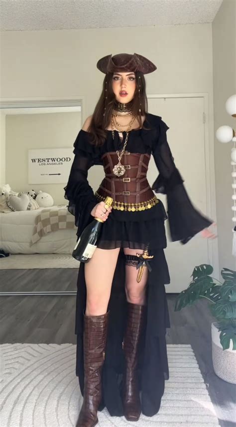 Pin By Danypanda On Duzfraces In 2025 Pirate Halloween Costumes