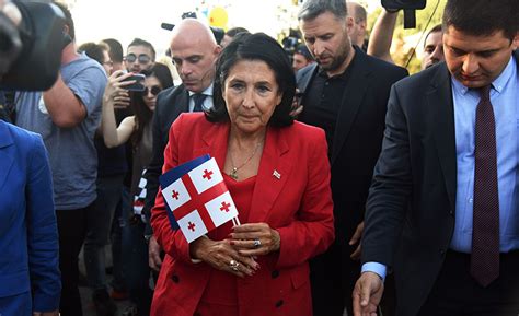 Президент Грузии заявила что не собирается уходить в отставку