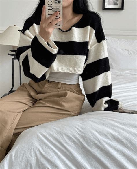 [미리 가을 10 🍁} 라운드넥 루즈핏 여리핏 단가라 스트라이프 크롭 긴팔 니트 에이블리