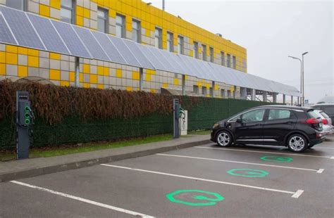 Домашні зарядні станції для електромобілів купити електрозарядну станцію для дому в Україні Octa