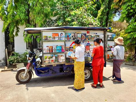 ဝေါမြို့တွင် စာဖတ်ရှိန်မြှင့်တင်ရေး ရွေ့လျားစာကြည့်တိုက် Mobile Library ဖြင့် စာအုပ်၊ စာစောင်မ