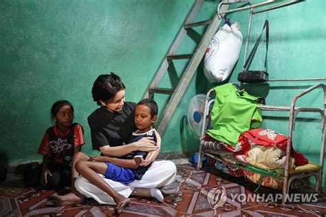 선천성 심장질환 환아 찾은 김건희 여사 연합뉴스