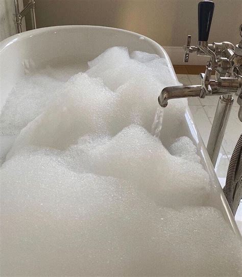 эстетика под градусом. | Bath aesthetic, Cream aesthetic, White aesthetic