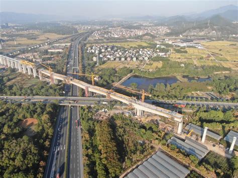 秋日梅蓉游人如织桐庐新闻网