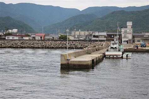 香川県東かがわ市引田港にある東かがわ市湾岸アートプロジェクトと引田港防波堤灯台を見てきました スーパーカブで香川ツーリング