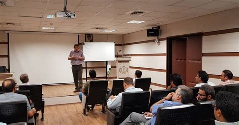 کارفرمایان موظف به ارائه دوره‌های آموزشی ایمنی کار برای کارگران هستند