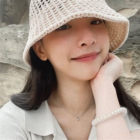 Yü Wen̈ Yuwen 1994 • Threads Say More