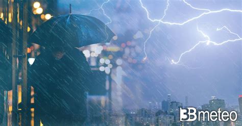 Cronaca Meteo Vortice In Azione Su Parte Ditalia Con Vento Piogge E