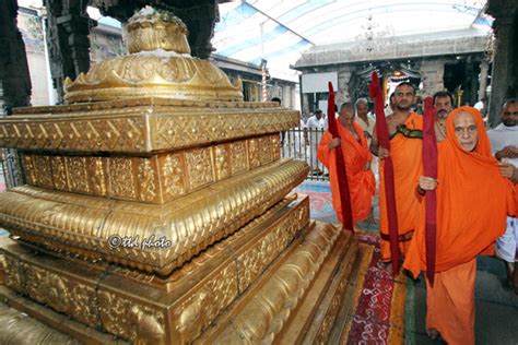 Chief Pontiff Of Pejawar Mutt Offered Prayers To Lord Venkateswara